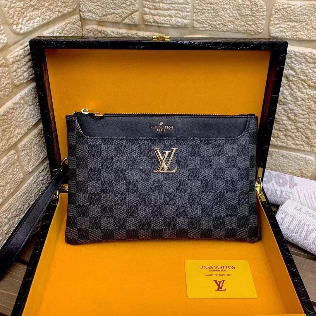 Exact replica Mens Louis Vuitton Clutch Bags