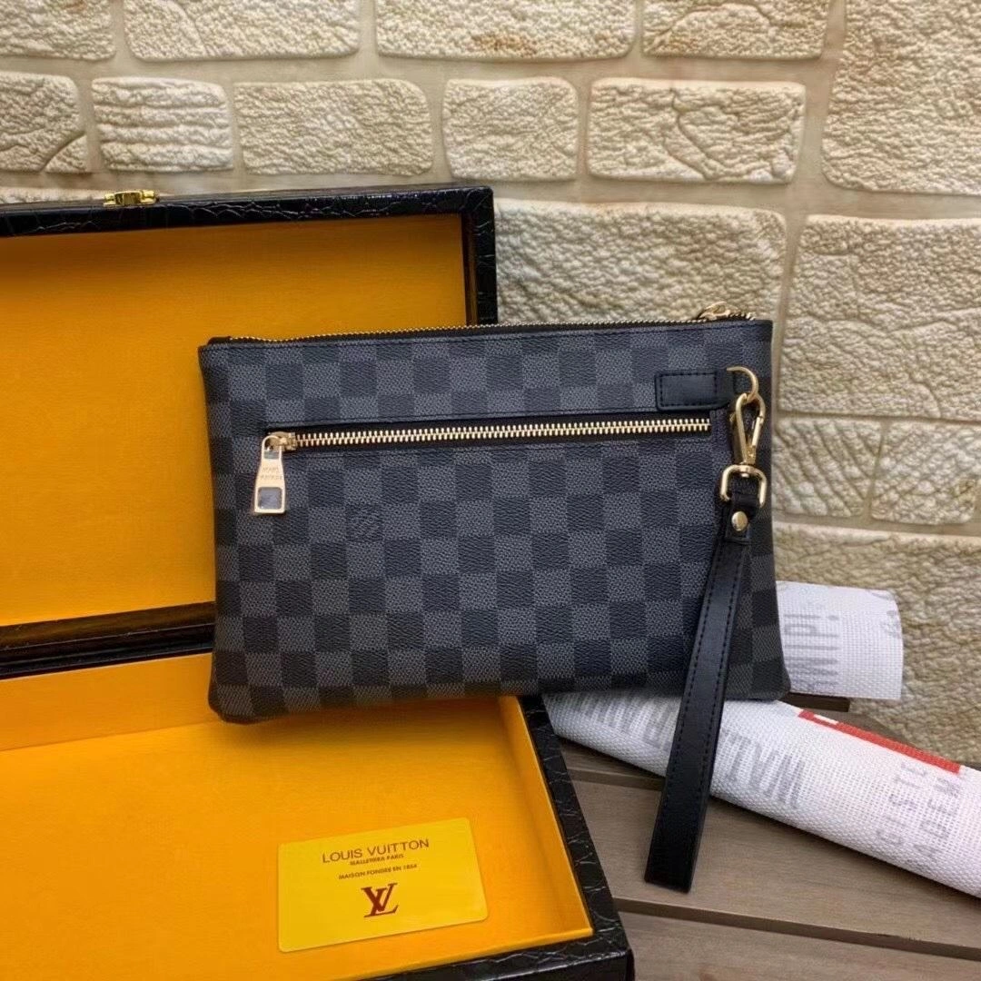 Exact replica Mens Louis Vuitton Clutch Bags