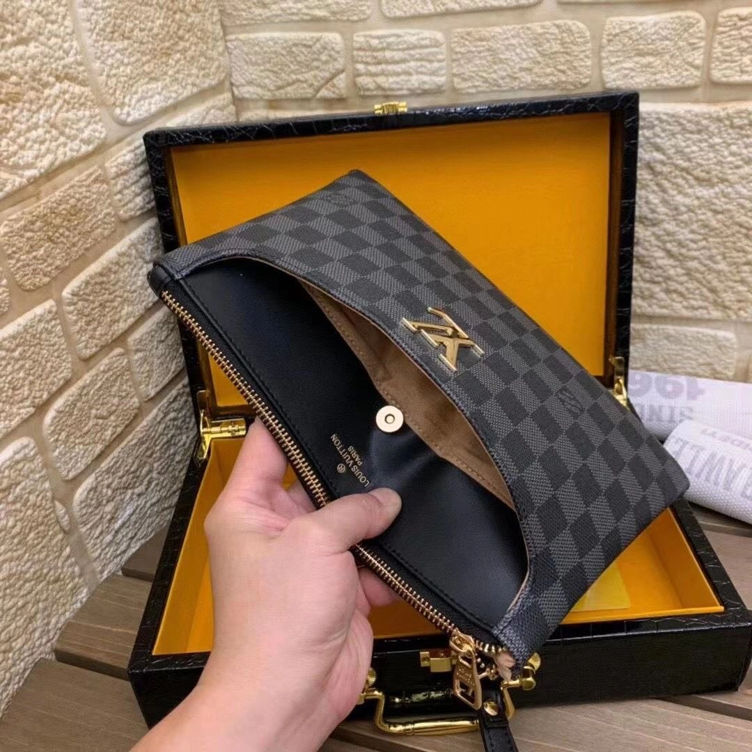 Exact replica Mens Louis Vuitton Clutch Bags