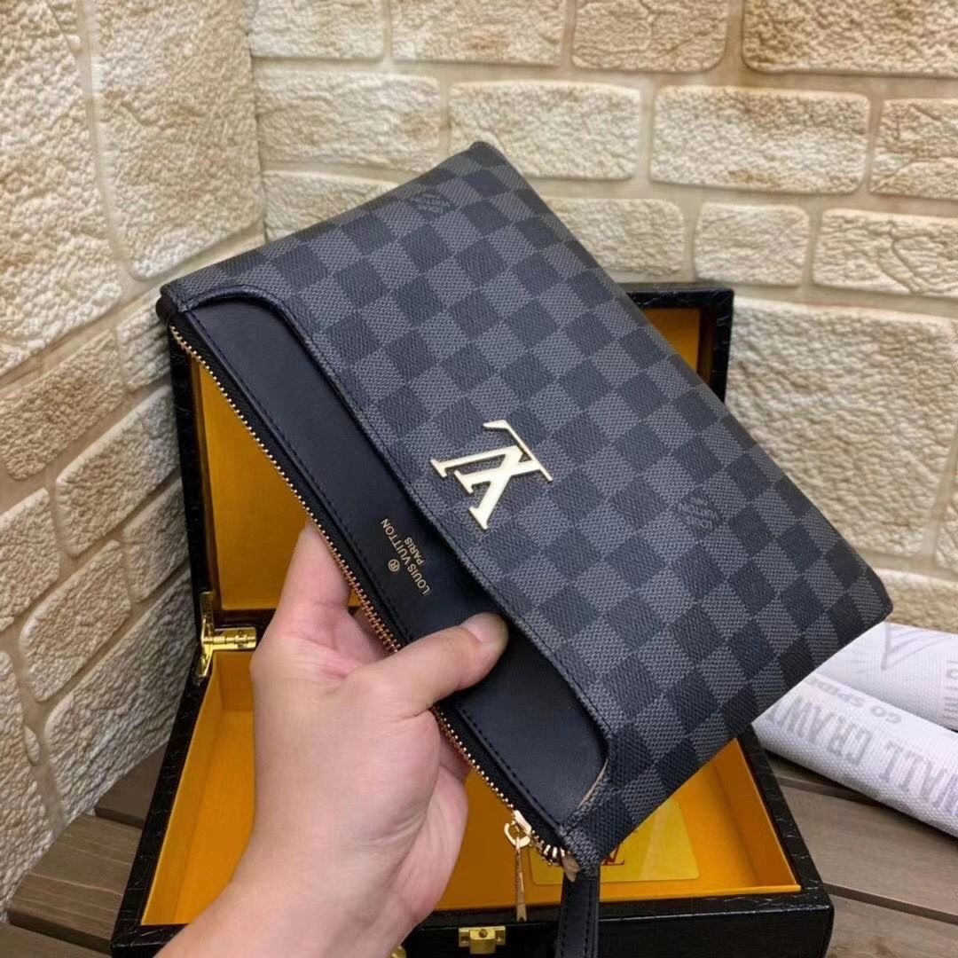 Exact replica Mens Louis Vuitton Clutch Bags