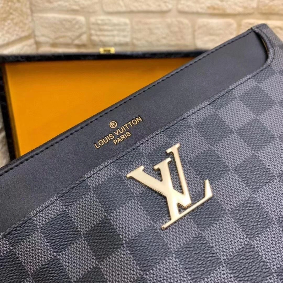 Exact replica Mens Louis Vuitton Clutch Bags