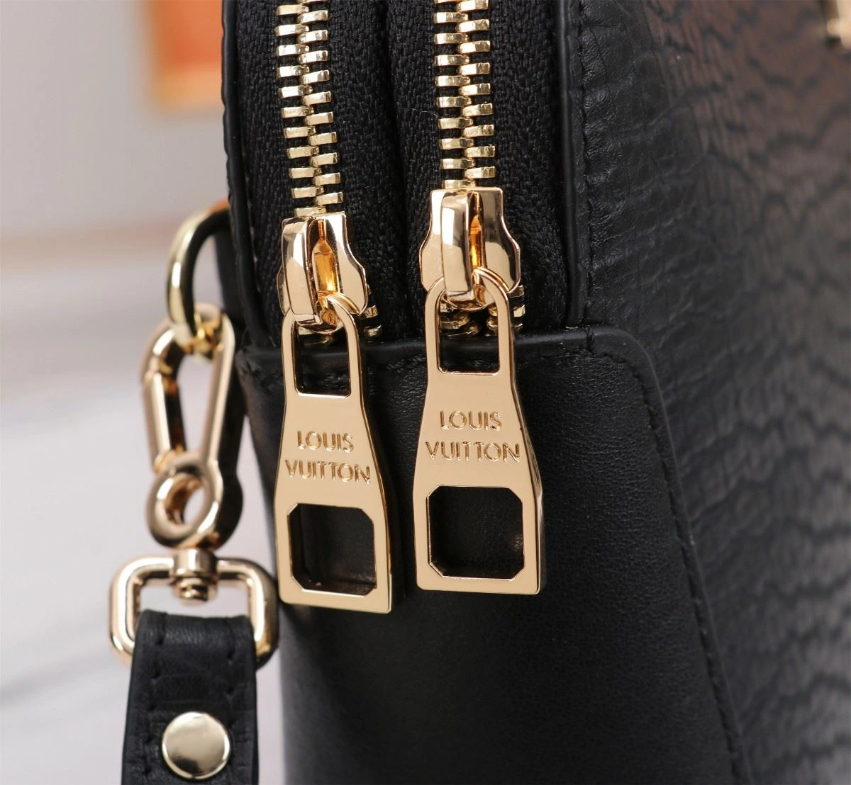 Official Mens Louis Vuitton Clutch Bags