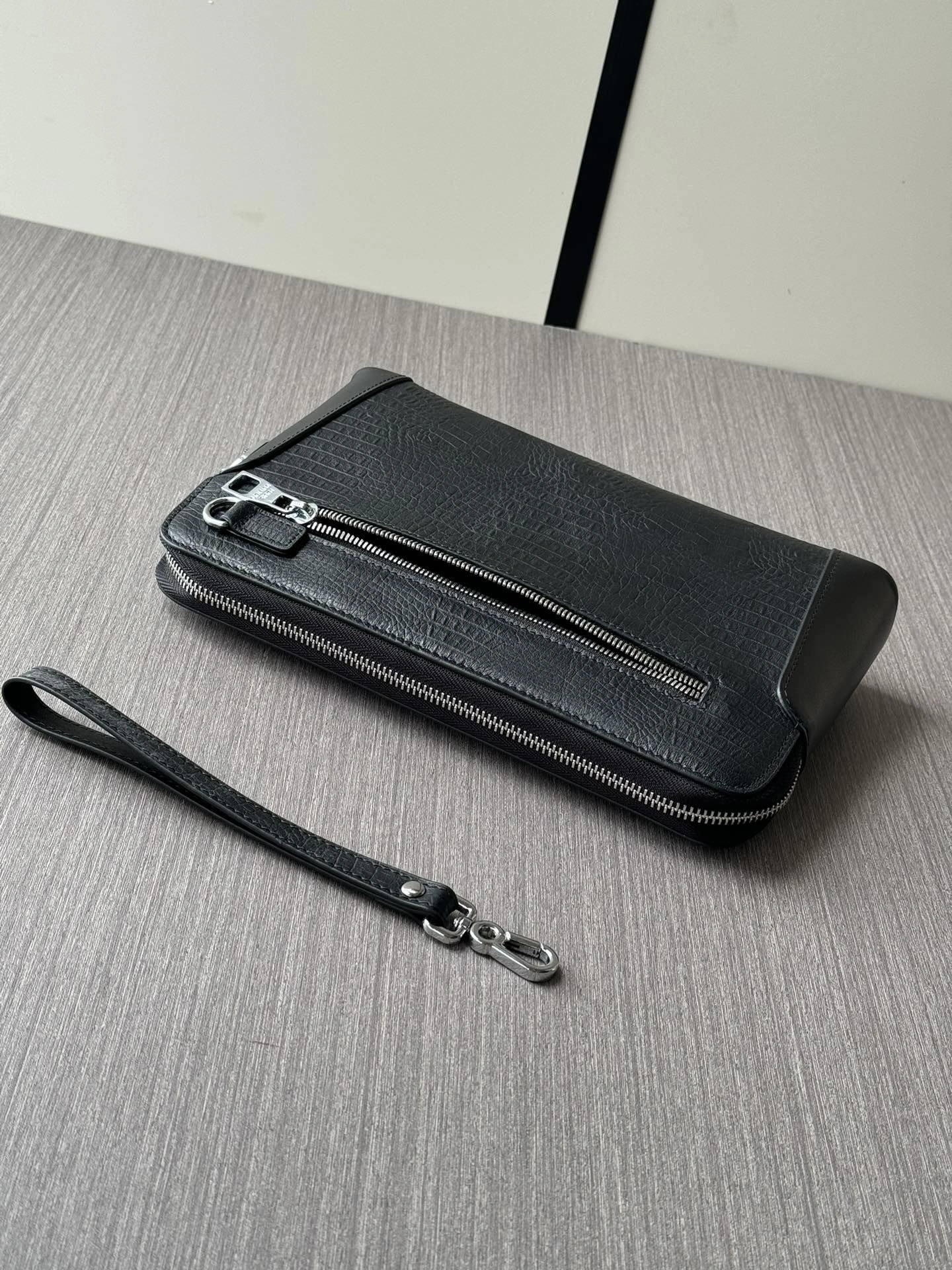 Authentic Mens Louis Vuitton Clutch Bags