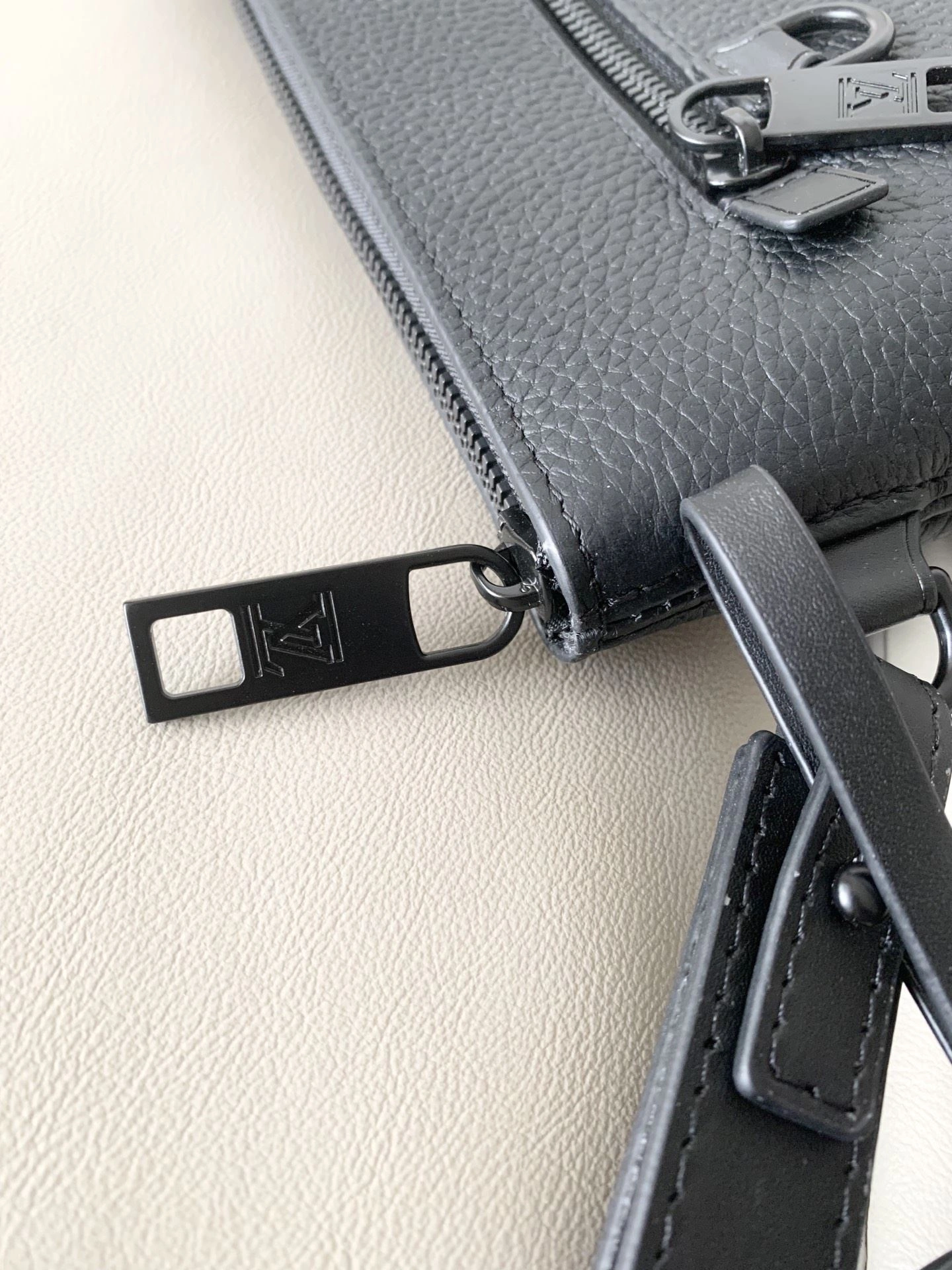 Top match Mens Louis Vuitton Clutch Bags