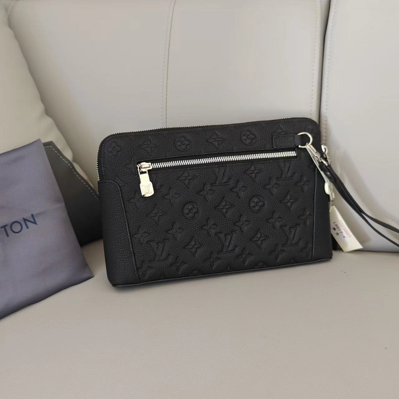 Top mirror Mens Louis Vuitton Clutch Bags