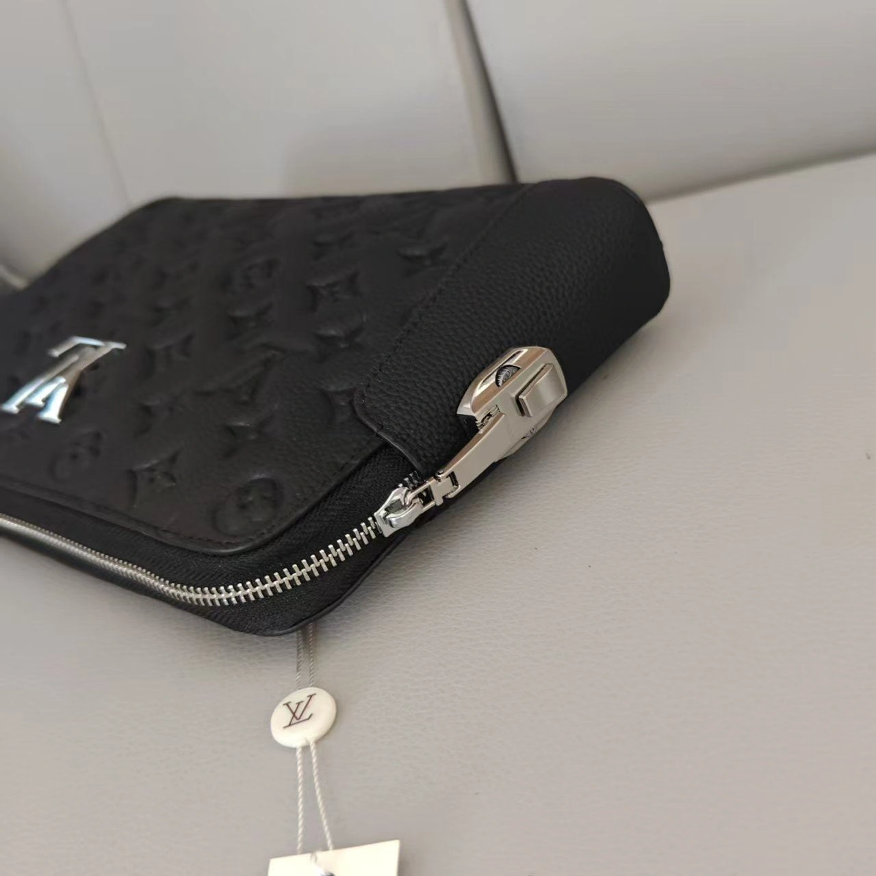 Top mirror Mens Louis Vuitton Clutch Bags