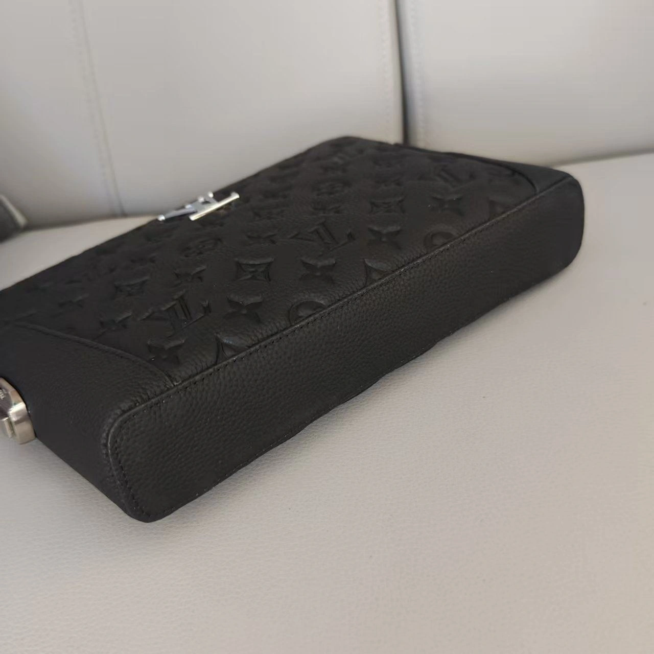 Top mirror Mens Louis Vuitton Clutch Bags