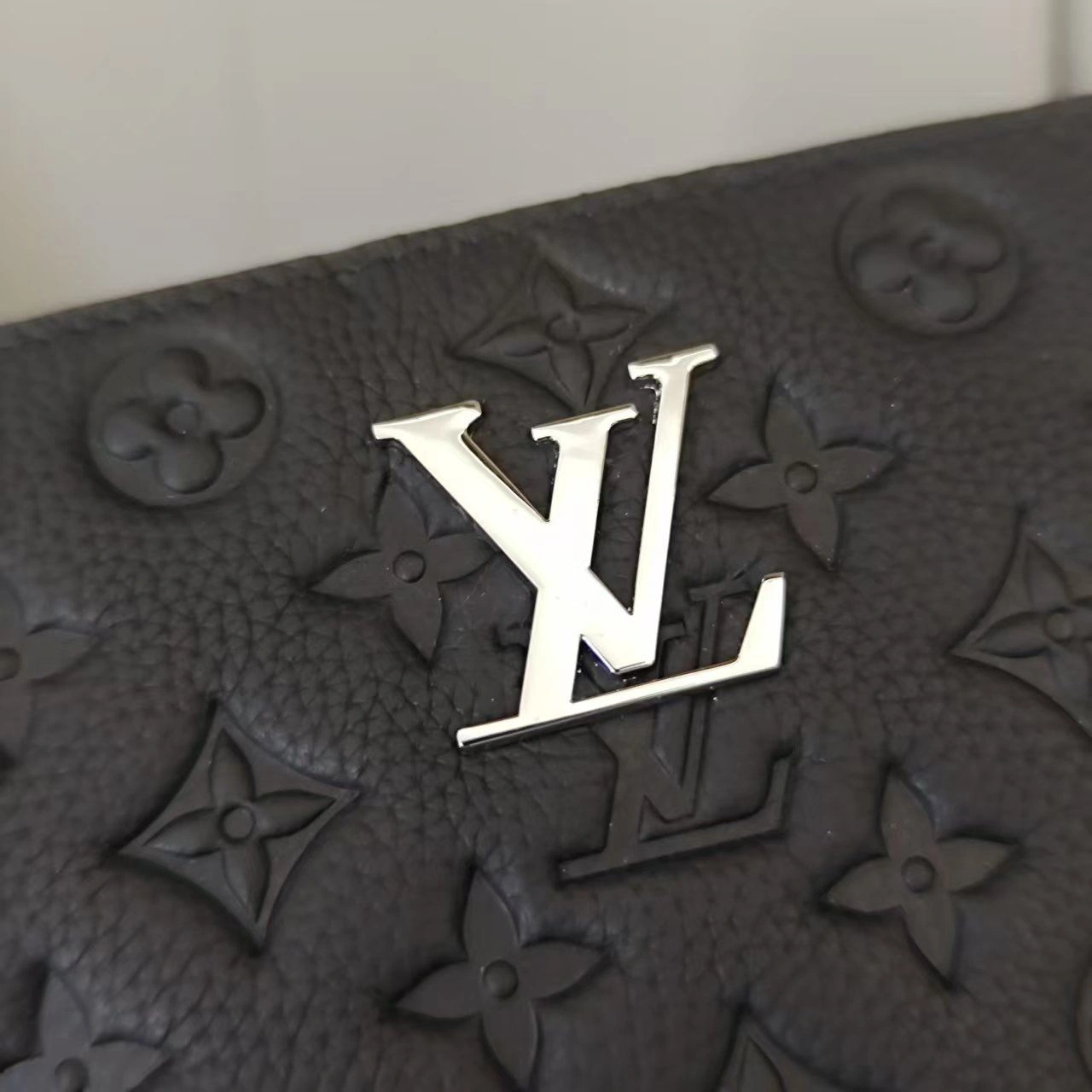 Top mirror Mens Louis Vuitton Clutch Bags