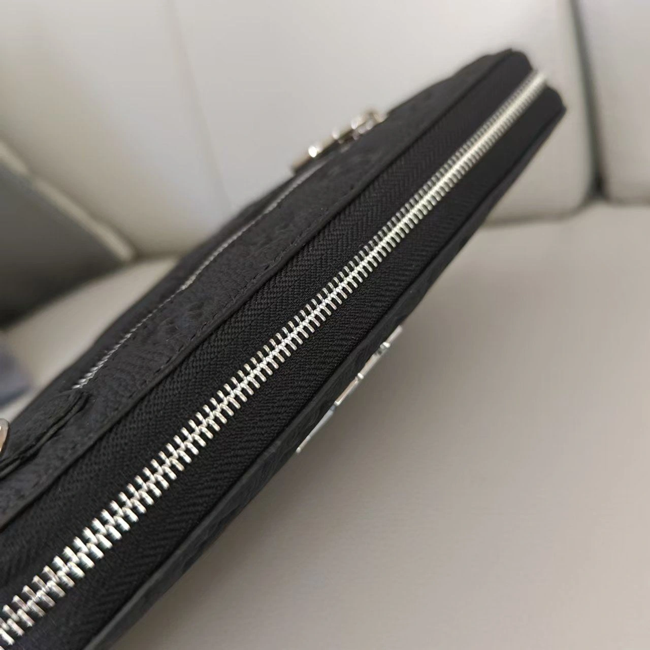 Top mirror Mens Louis Vuitton Clutch Bags