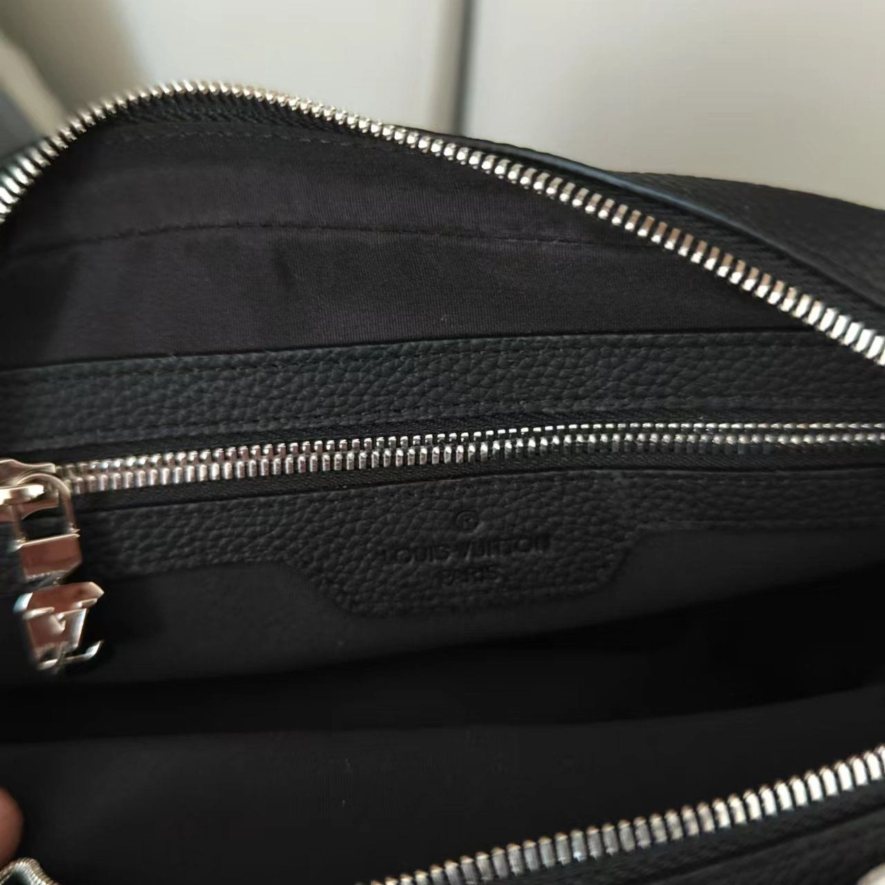 Top mirror Mens Louis Vuitton Clutch Bags