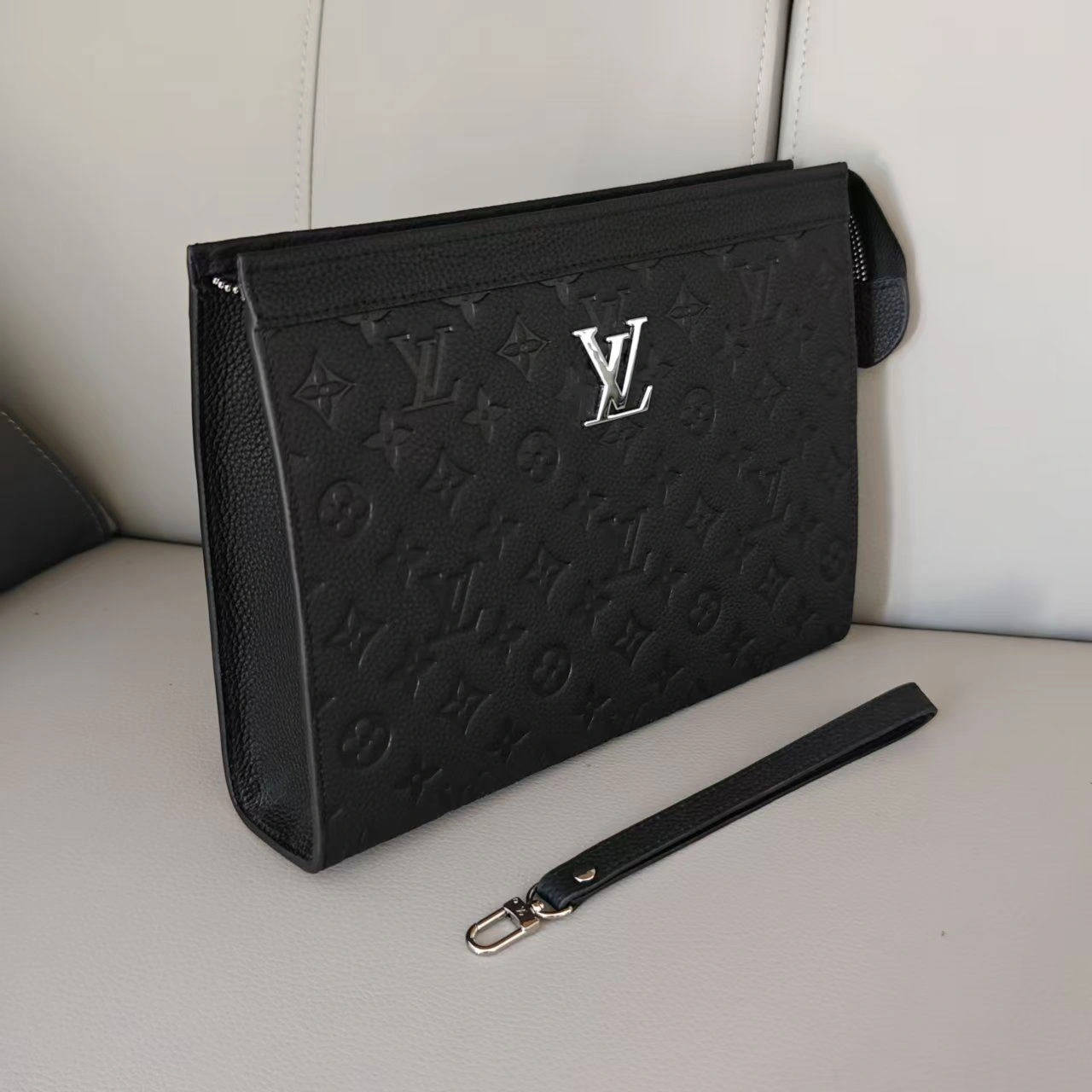 Budget-friendly Mens Louis Vuitton Clutch Bags