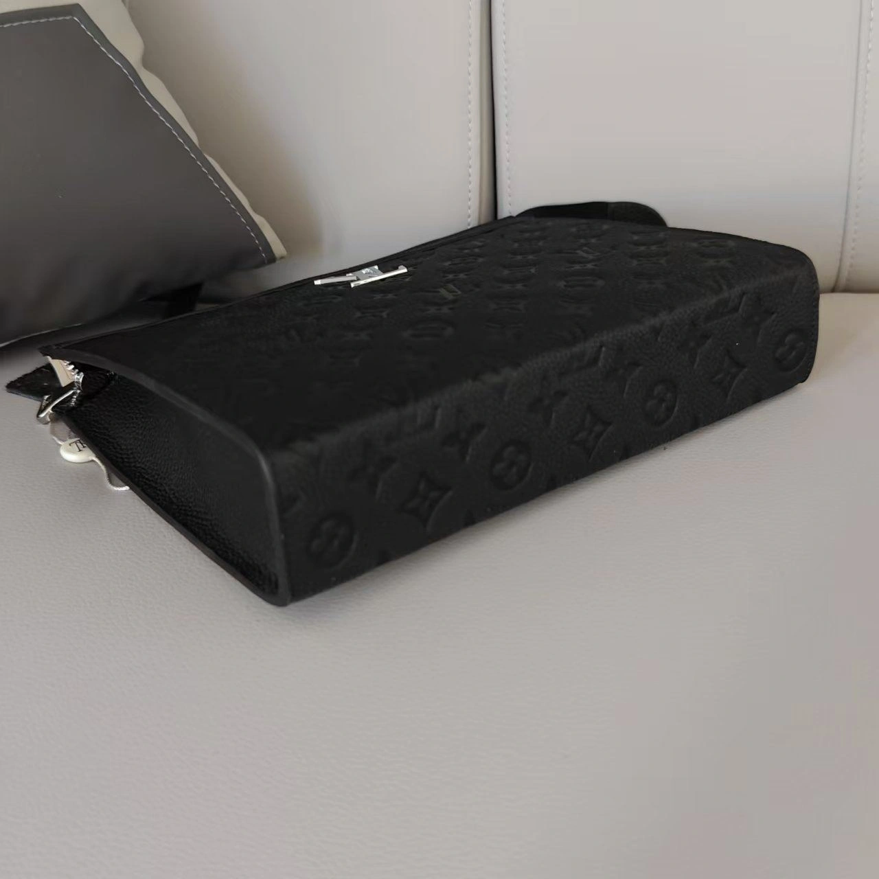 Budget-friendly Mens Louis Vuitton Clutch Bags