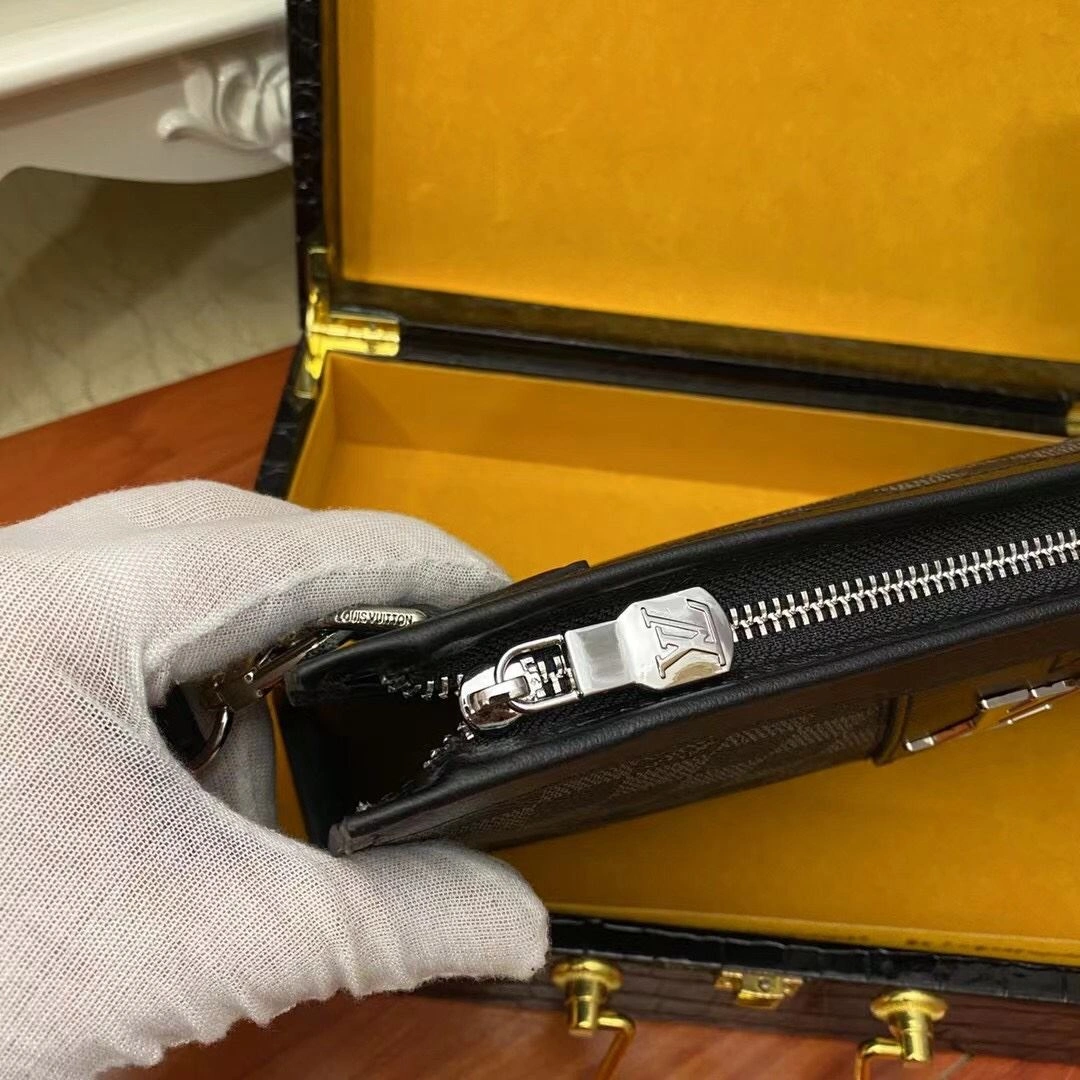 High fidelity Mens Louis Vuitton Clutch Bags