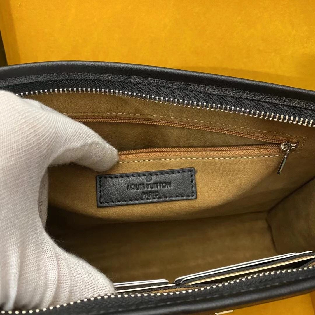 High fidelity Mens Louis Vuitton Clutch Bags