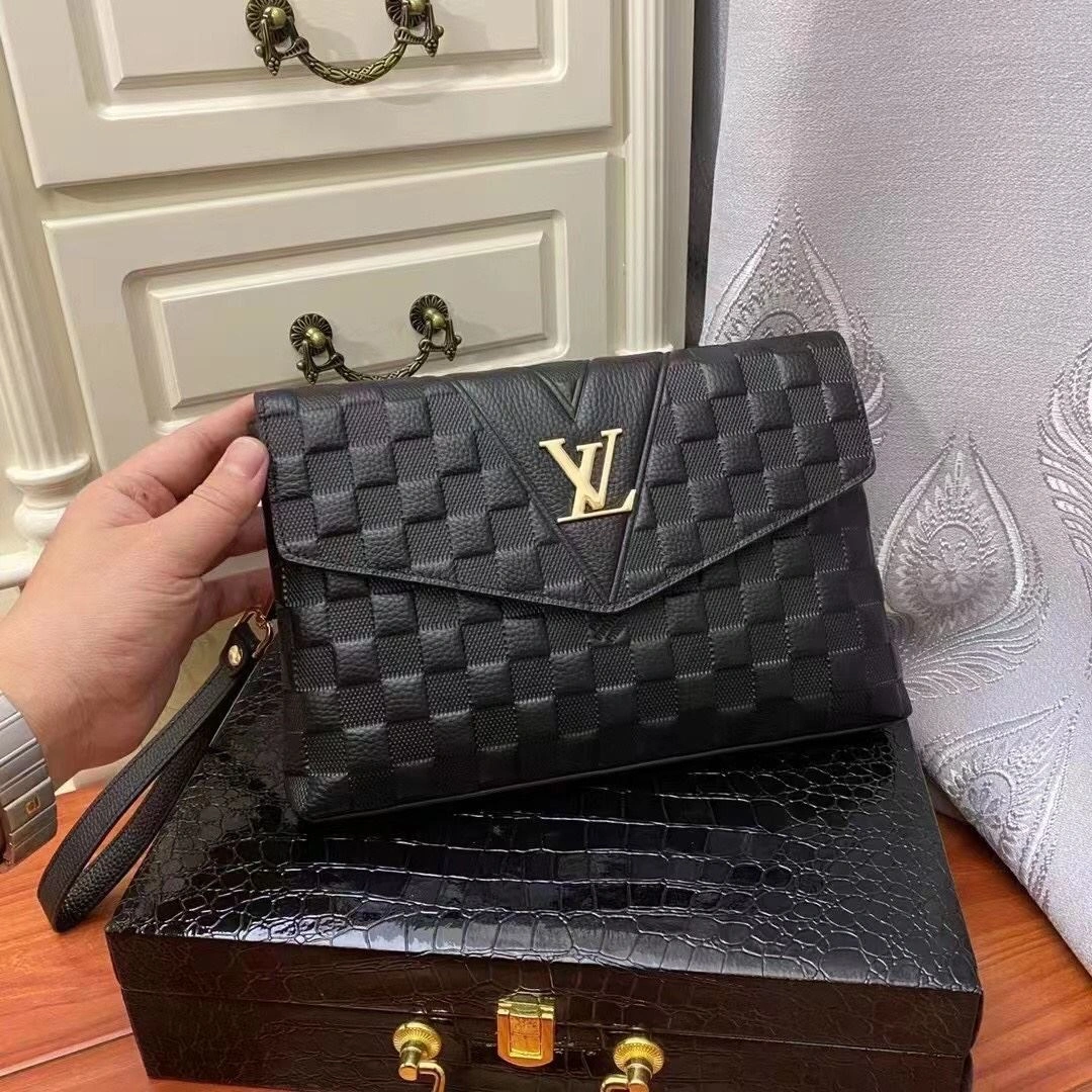 Top mirror Mens Louis Vuitton Clutch Bags