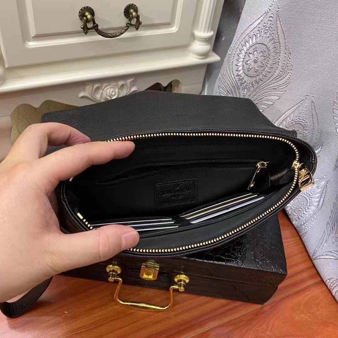 Top mirror Mens Louis Vuitton Clutch Bags