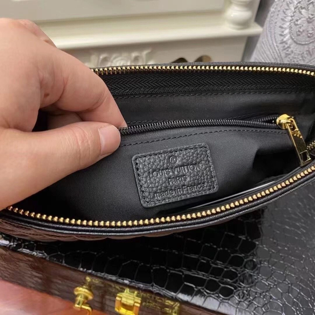 Top mirror Mens Louis Vuitton Clutch Bags