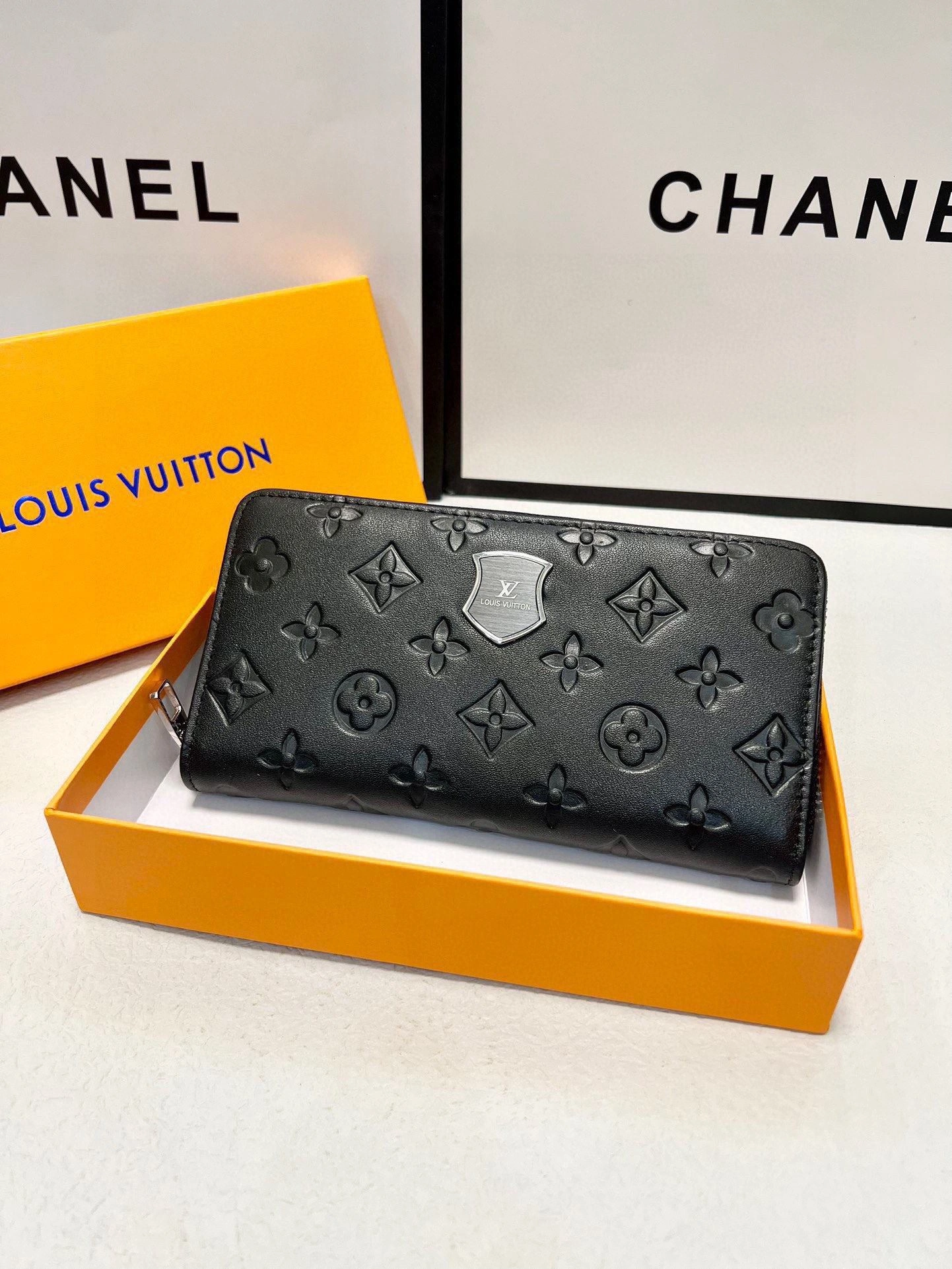 Indistinguishable Mens Louis Vuitton Clutch Bags