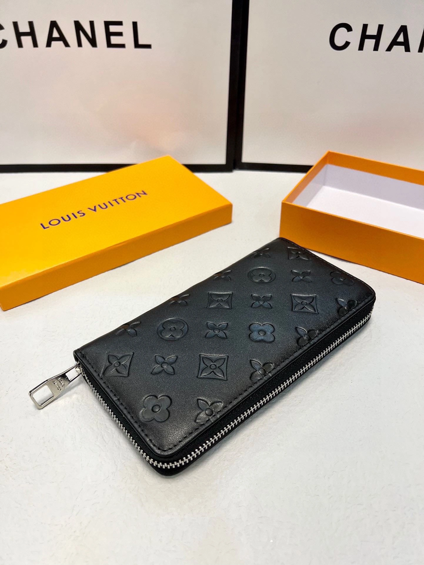 Indistinguishable Mens Louis Vuitton Clutch Bags