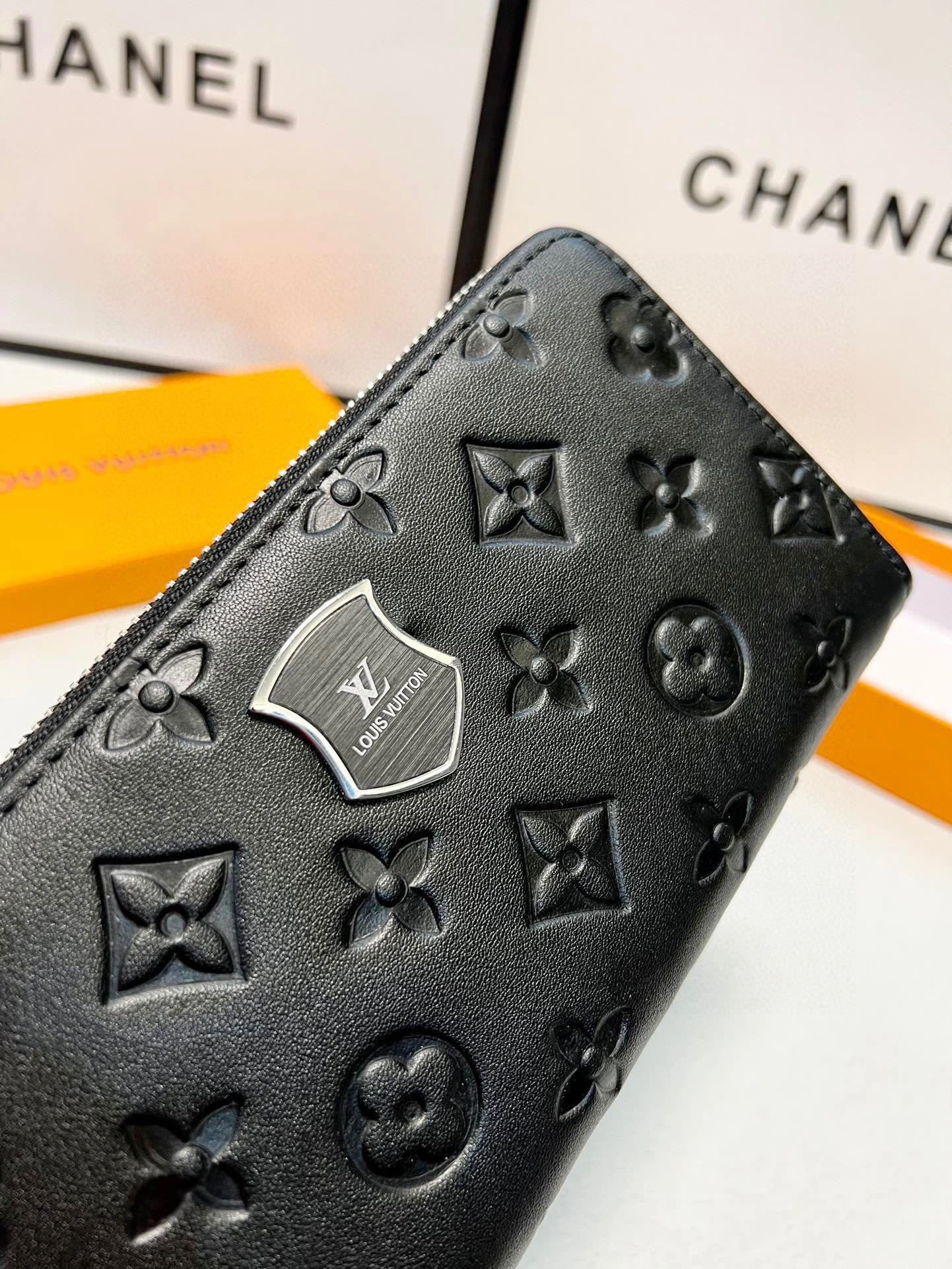 Indistinguishable Mens Louis Vuitton Clutch Bags