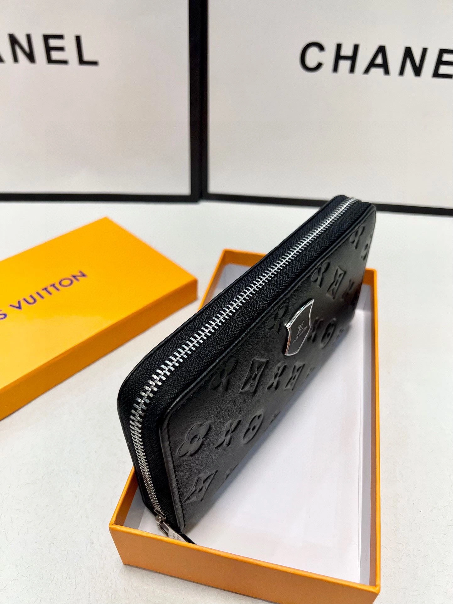 Indistinguishable Mens Louis Vuitton Clutch Bags