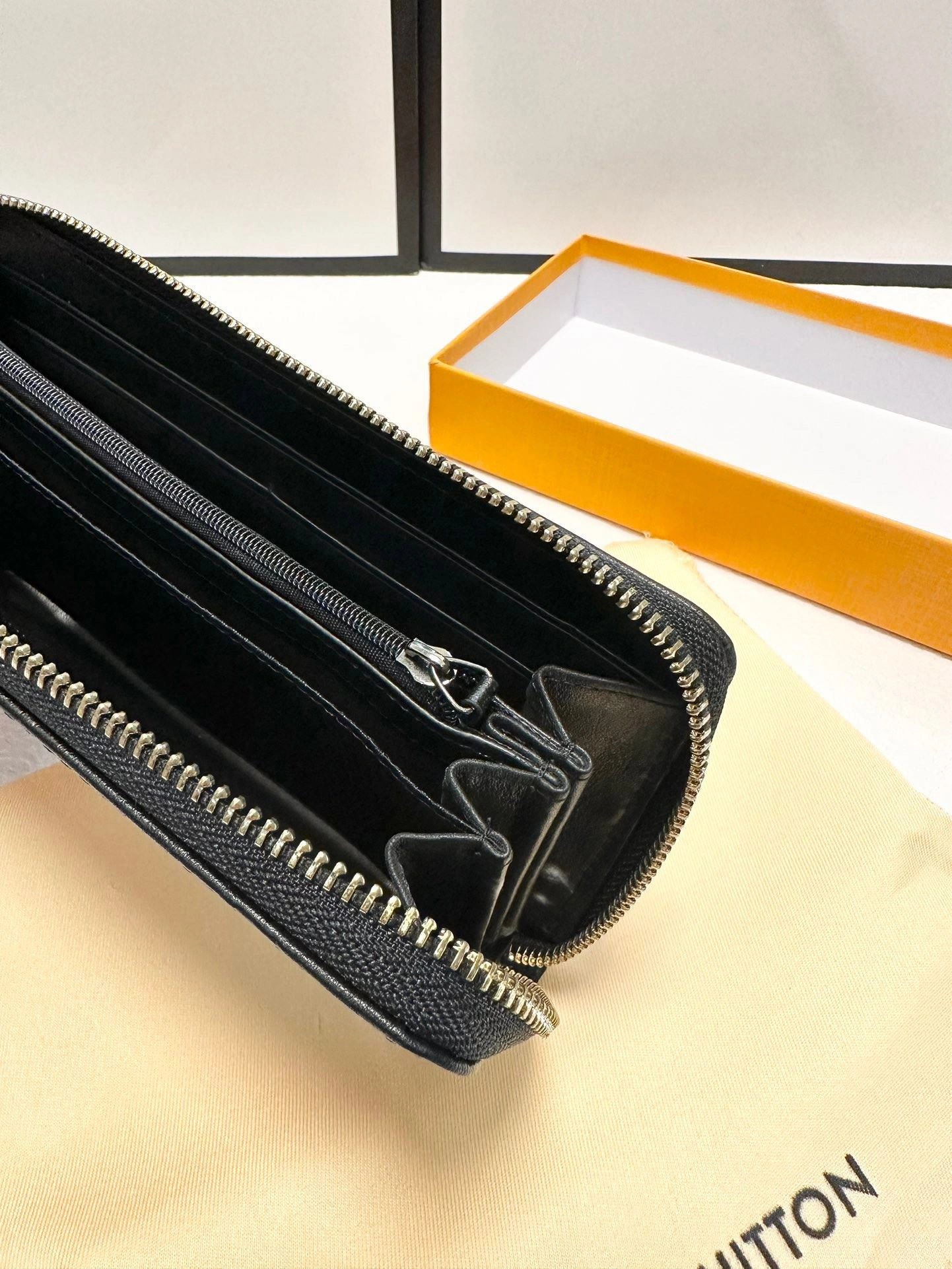 Reasonably priced Mens Louis Vuitton Clutch Bags