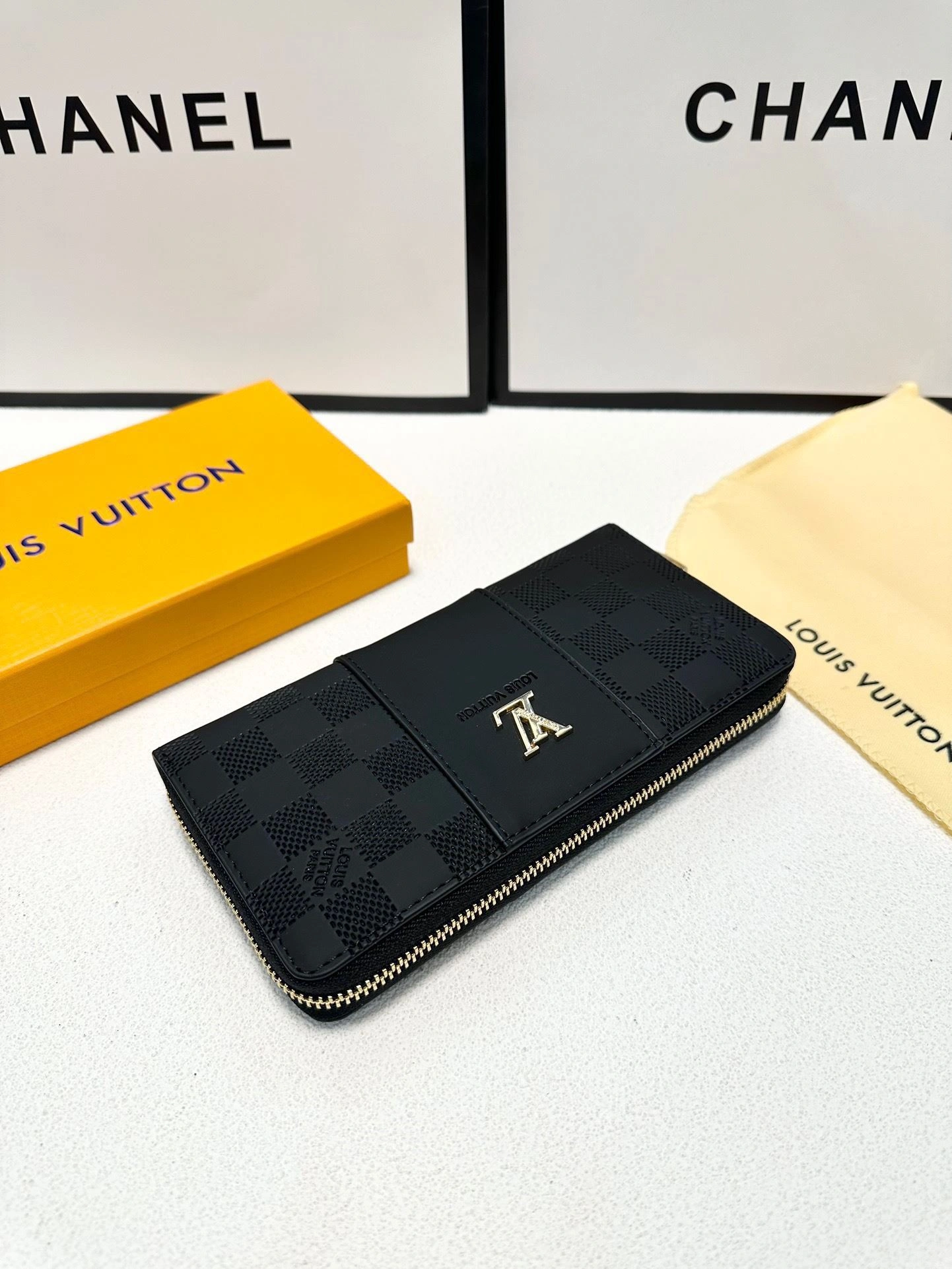 Reasonably priced Mens Louis Vuitton Clutch Bags
