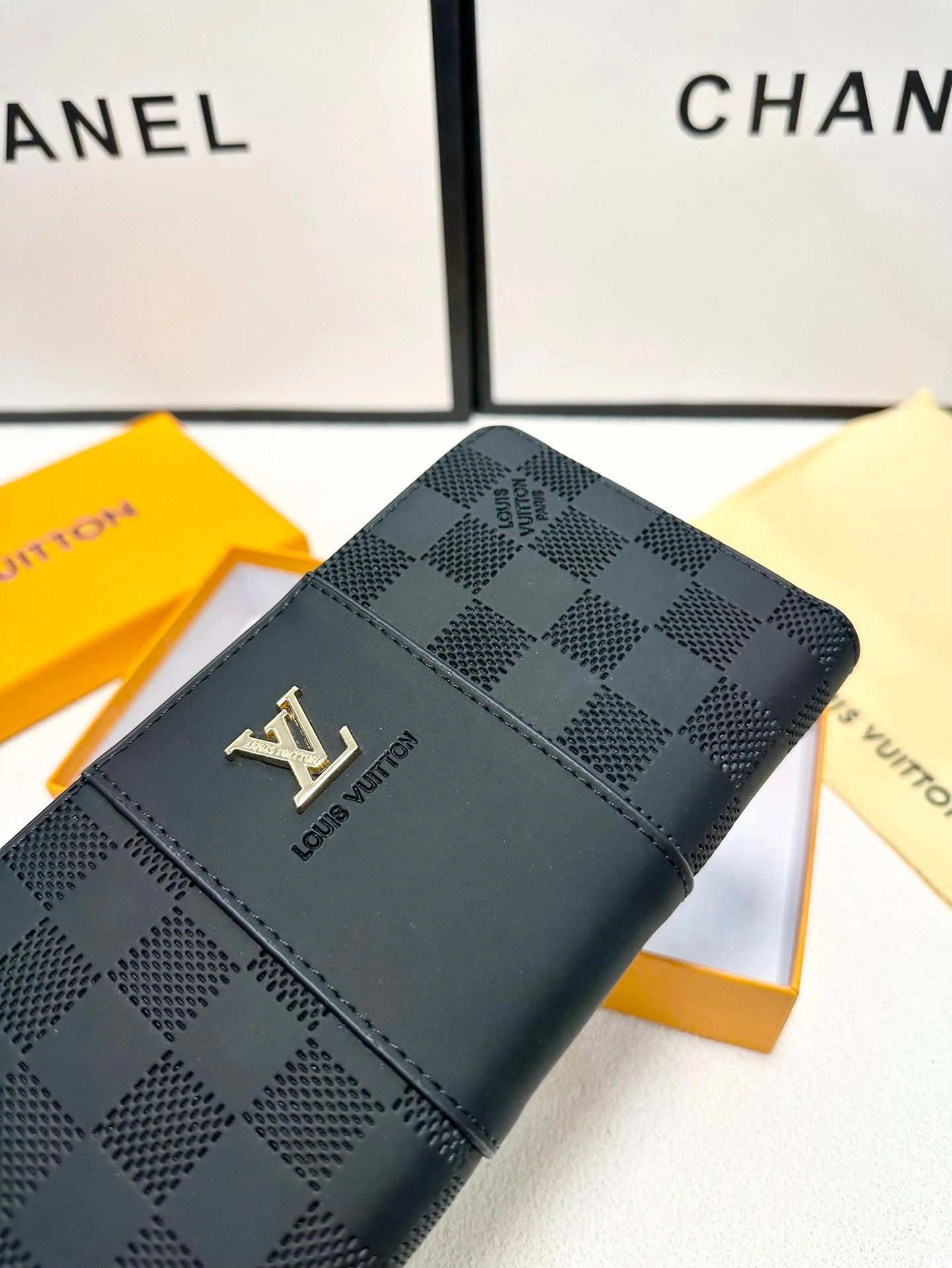 Reasonably priced Mens Louis Vuitton Clutch Bags