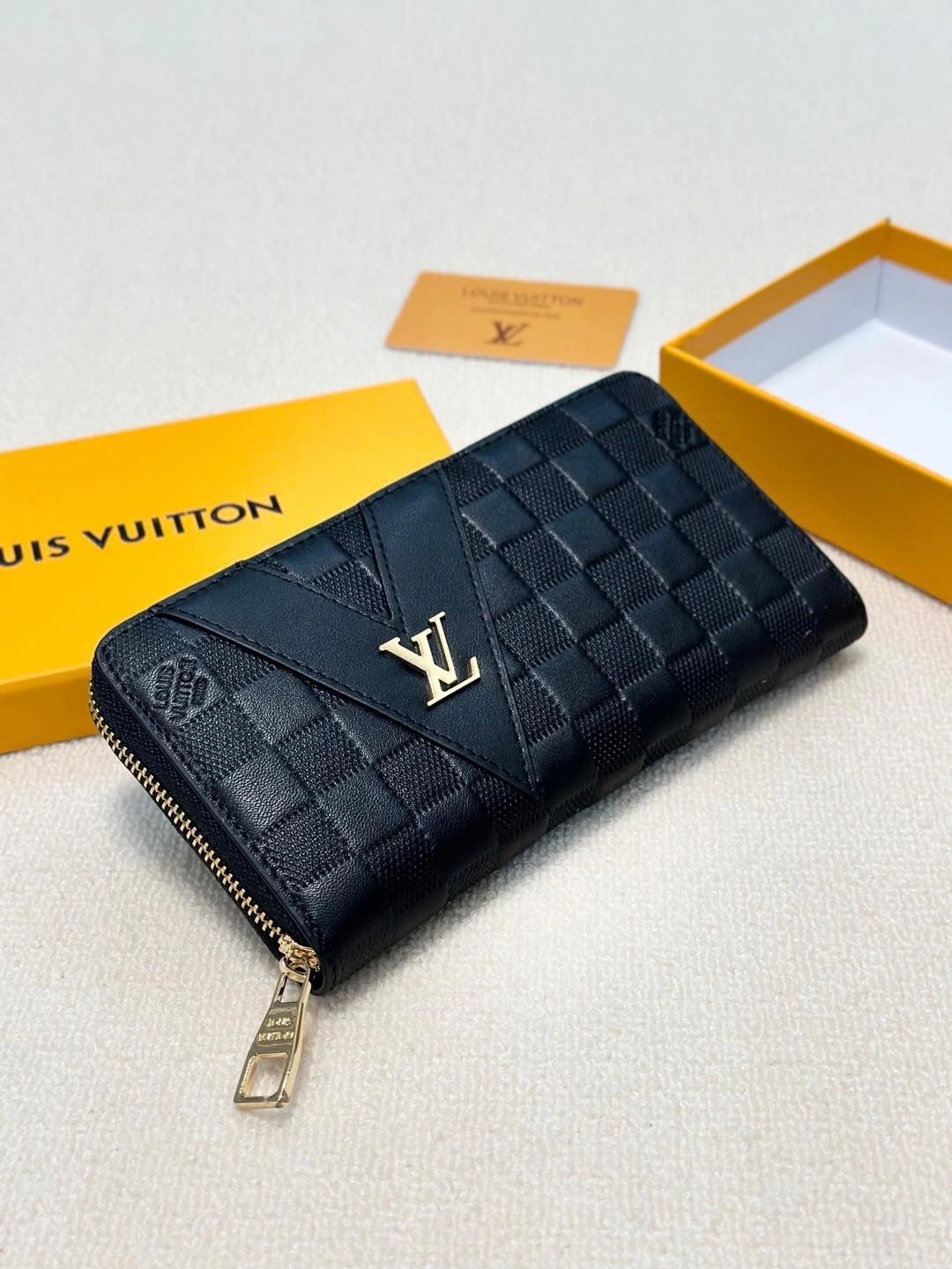 Brand-authenticated Mens Louis Vuitton Clutch Bags