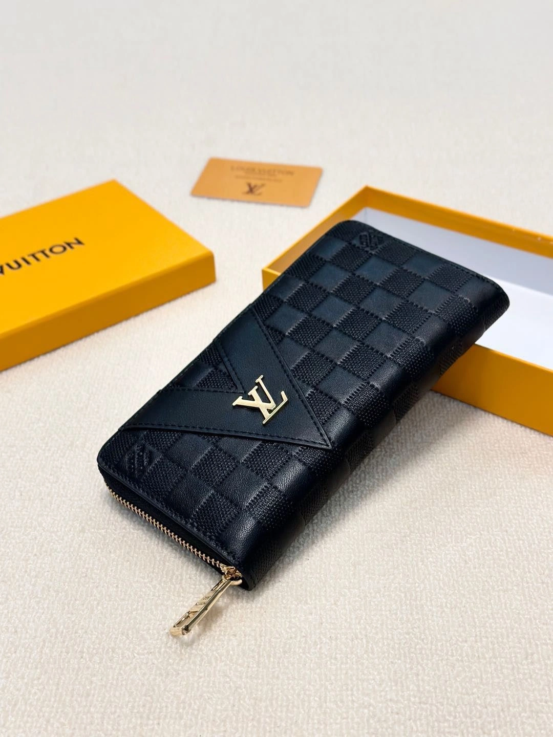 Brand-authenticated Mens Louis Vuitton Clutch Bags