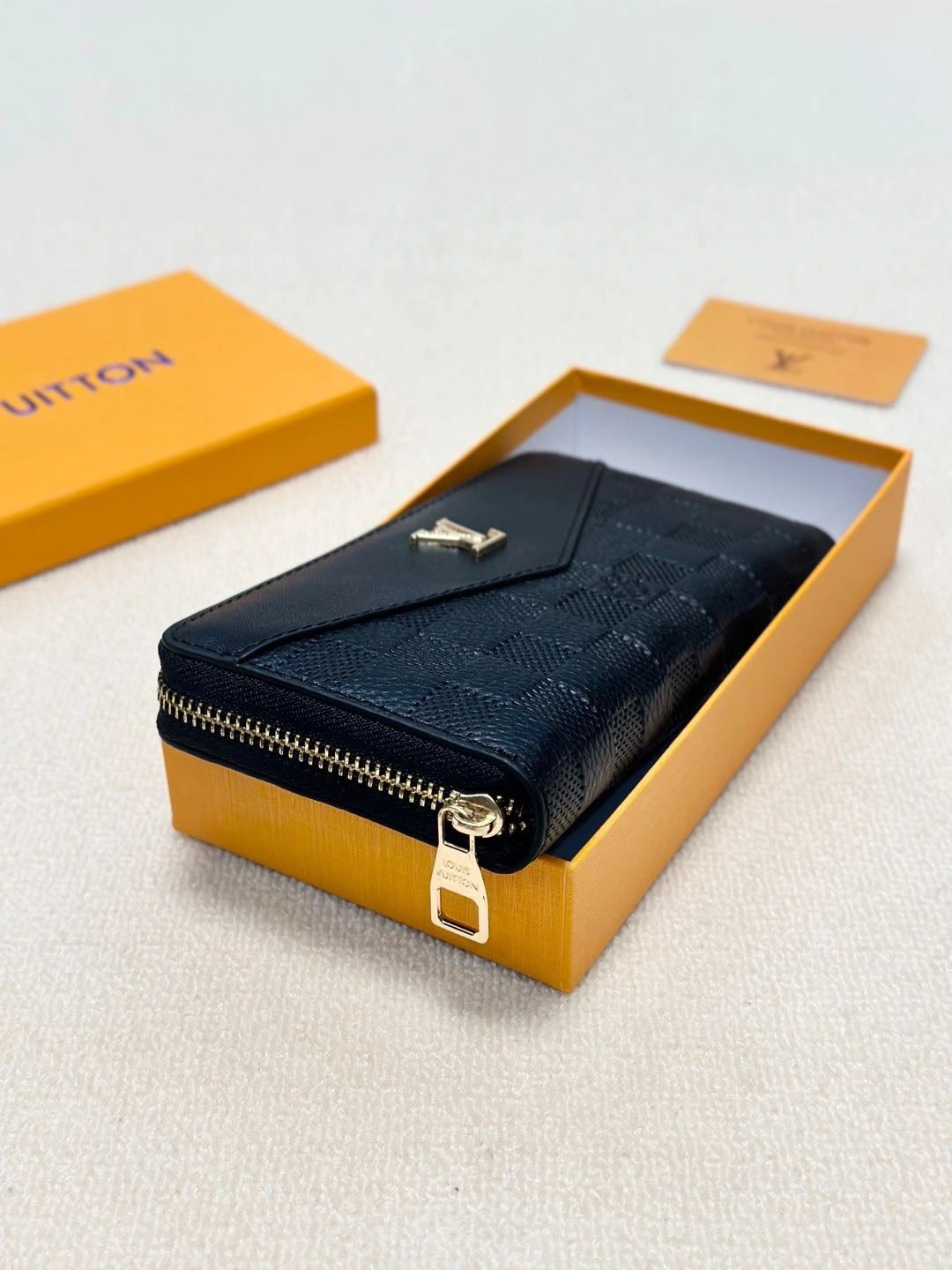 Brand-authenticated Mens Louis Vuitton Clutch Bags