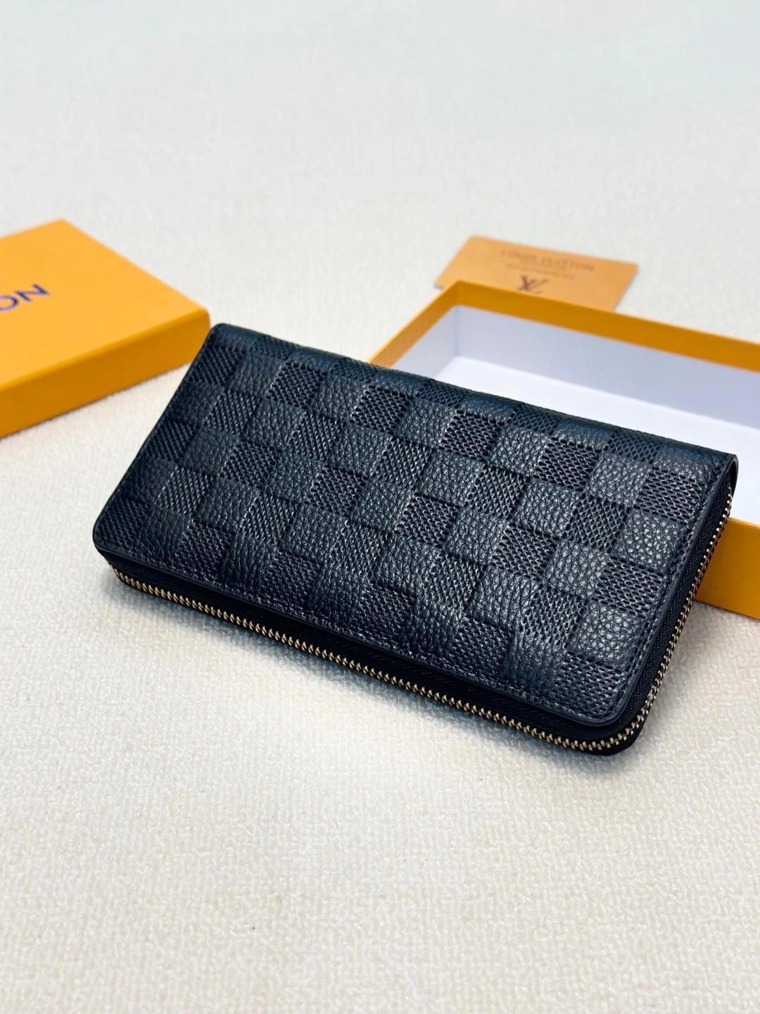 Brand-authenticated Mens Louis Vuitton Clutch Bags