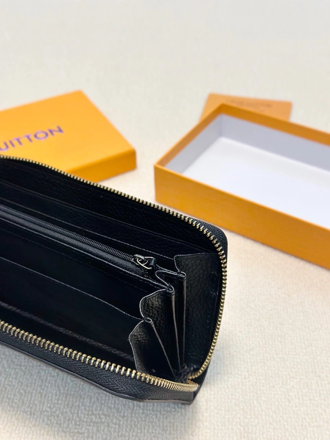 Brand-authenticated Mens Louis Vuitton Clutch Bags