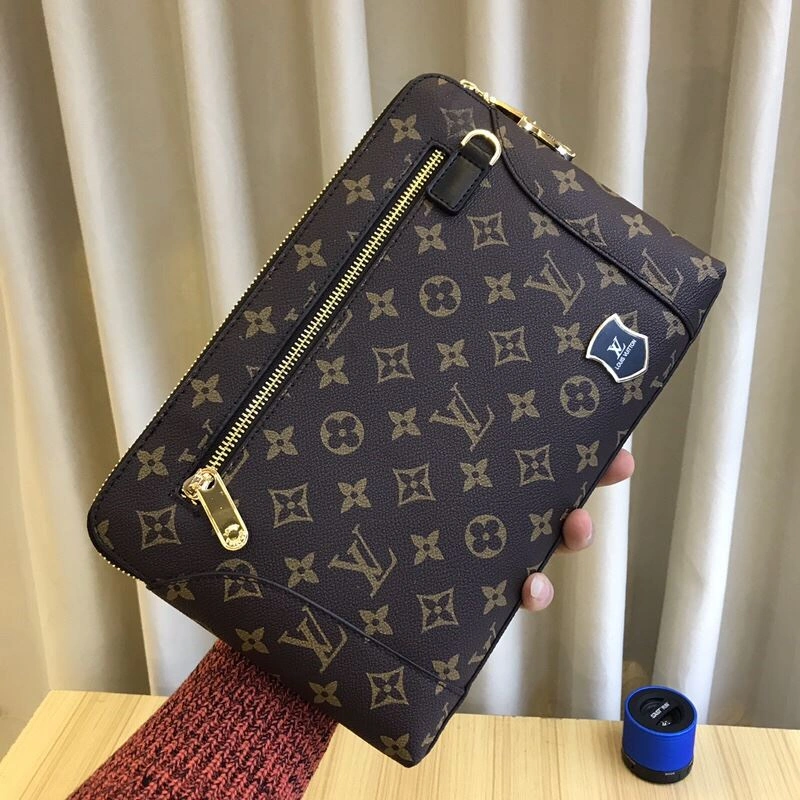 Exact replica Mens Louis Vuitton Clutch Bags