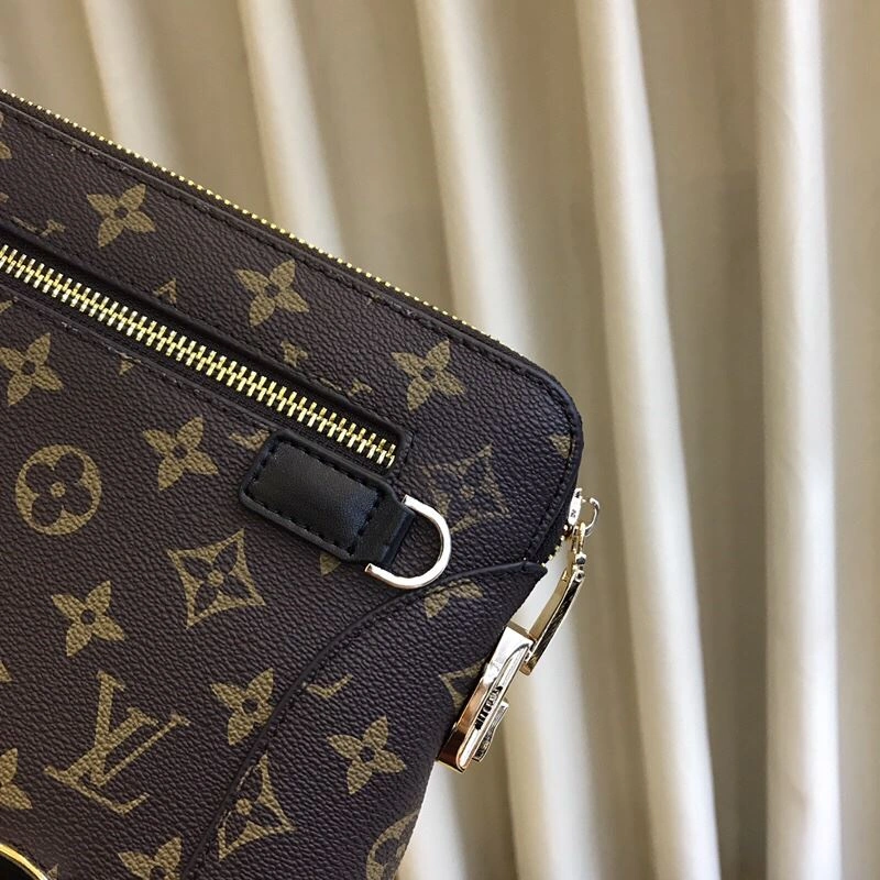 Exact replica Mens Louis Vuitton Clutch Bags