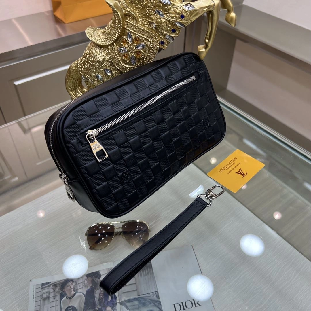 Value-priced Mens Louis Vuitton Clutch Bags