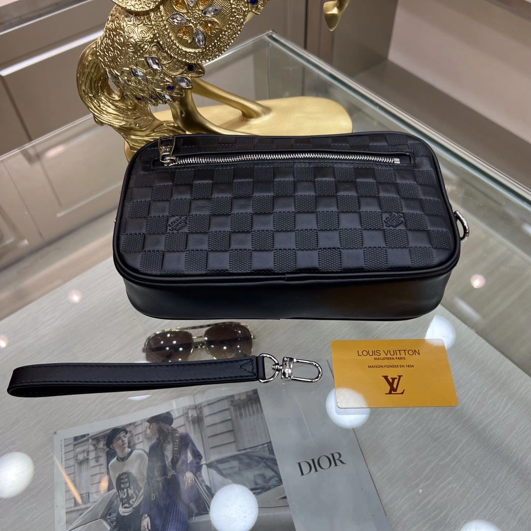 Value-priced Mens Louis Vuitton Clutch Bags