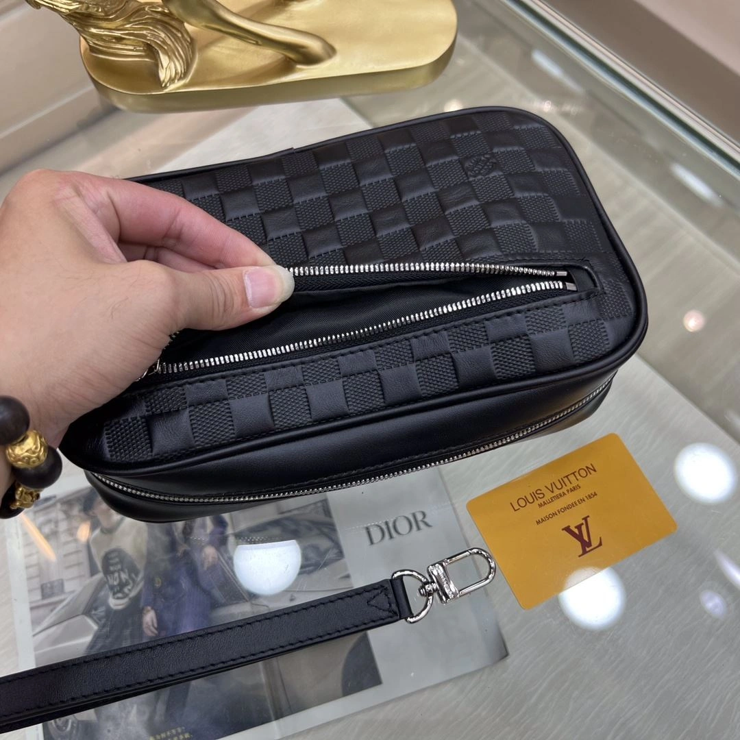 Value-priced Mens Louis Vuitton Clutch Bags