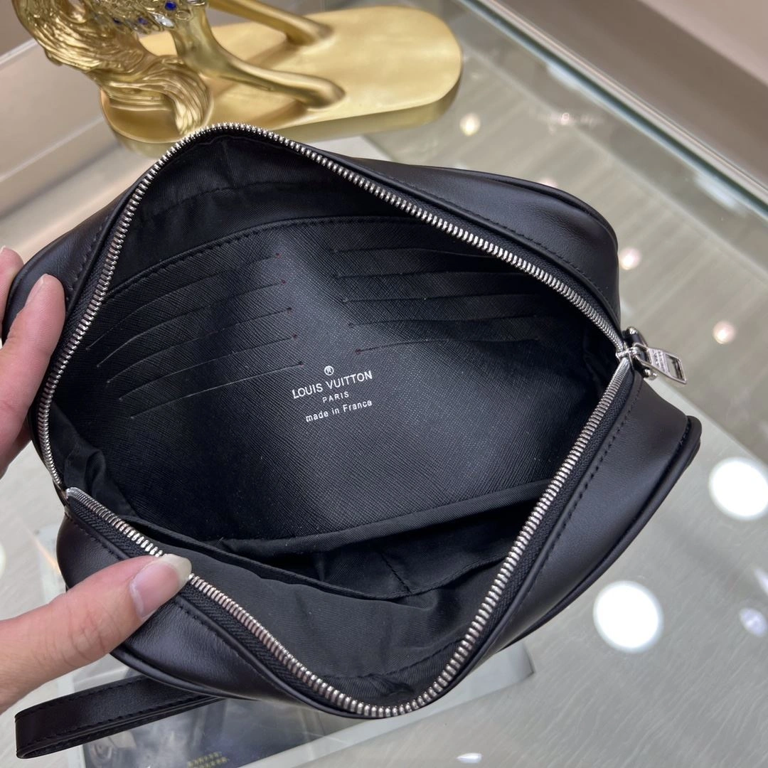 Value-priced Mens Louis Vuitton Clutch Bags