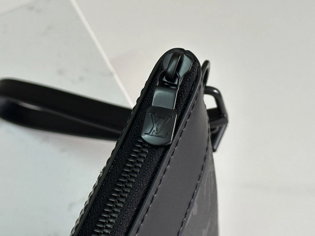 Official Mens Louis Vuitton Clutch Bags