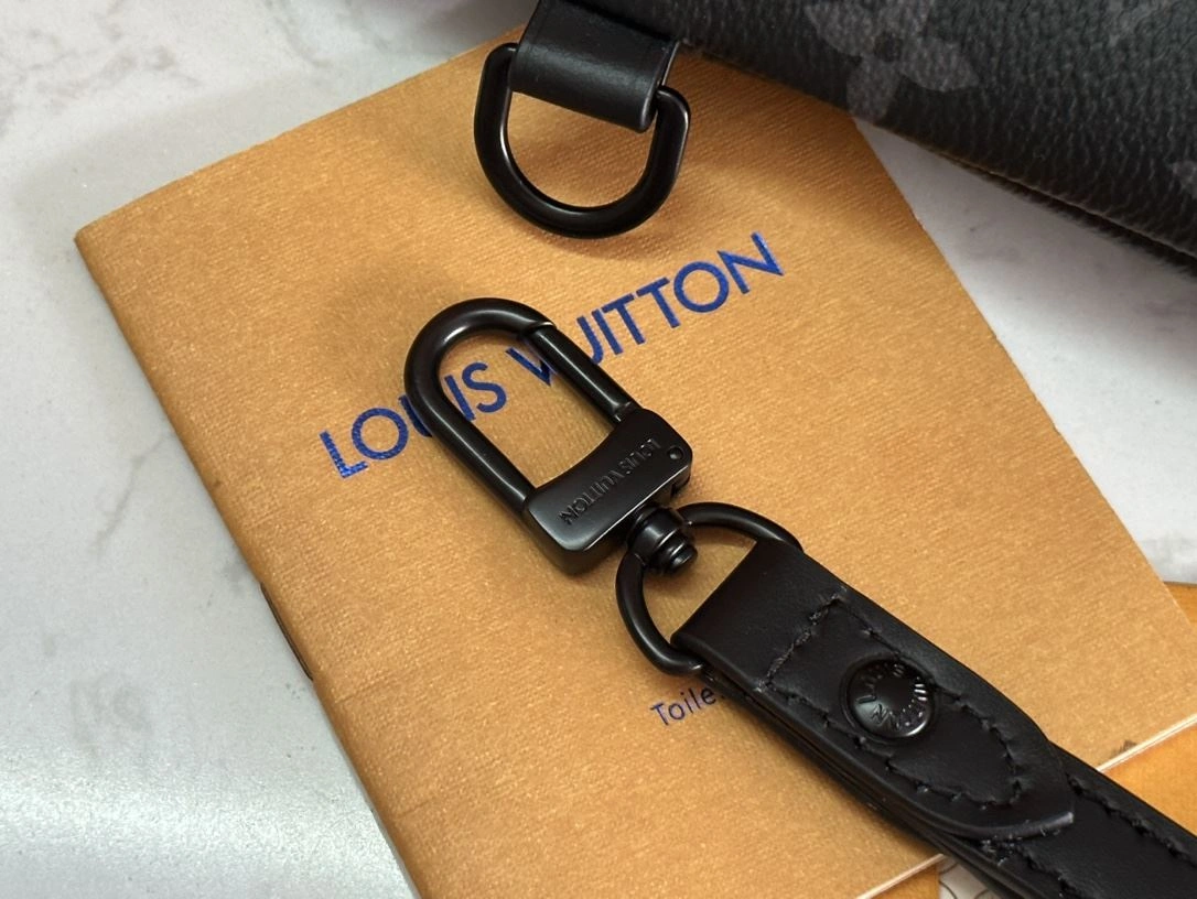 Official Mens Louis Vuitton Clutch Bags