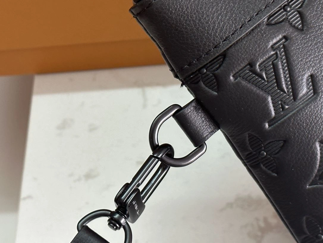 Official Mens Louis Vuitton Clutch Bags