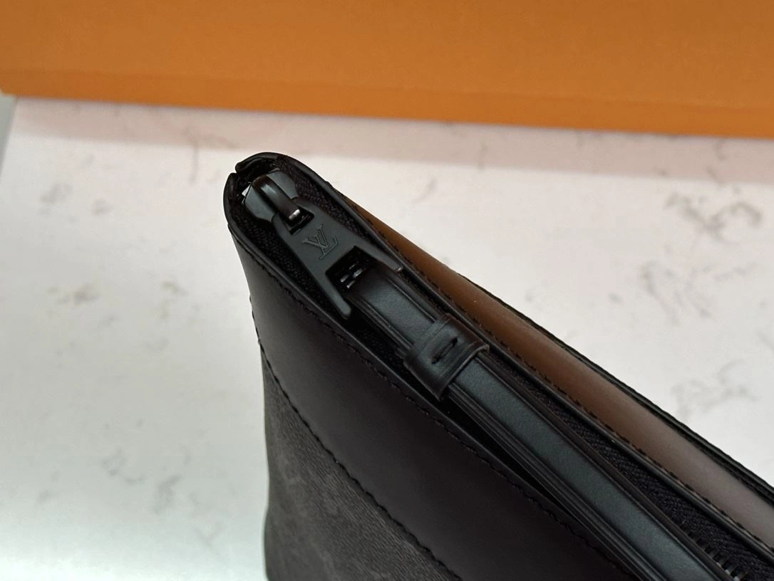 Official Mens Louis Vuitton Clutch Bags