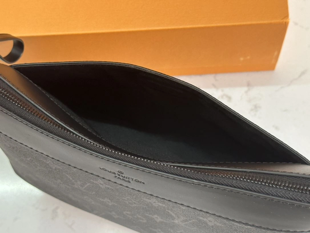 Official Mens Louis Vuitton Clutch Bags