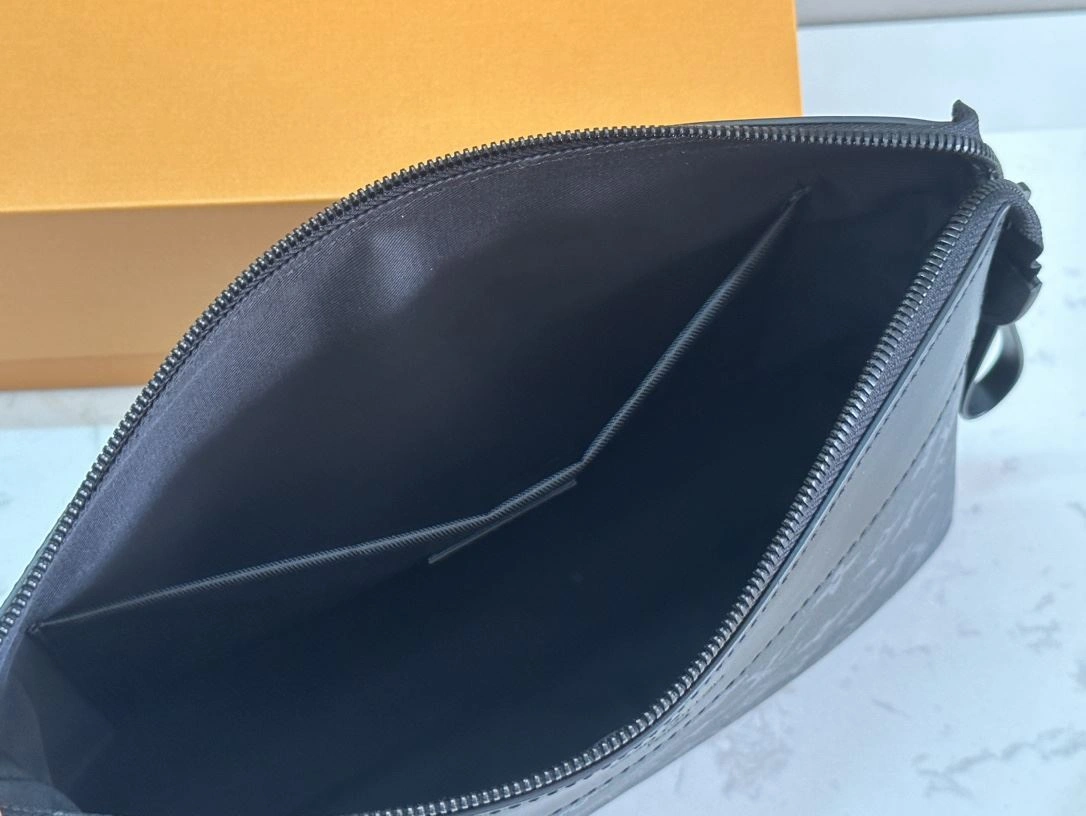 Official Mens Louis Vuitton Clutch Bags
