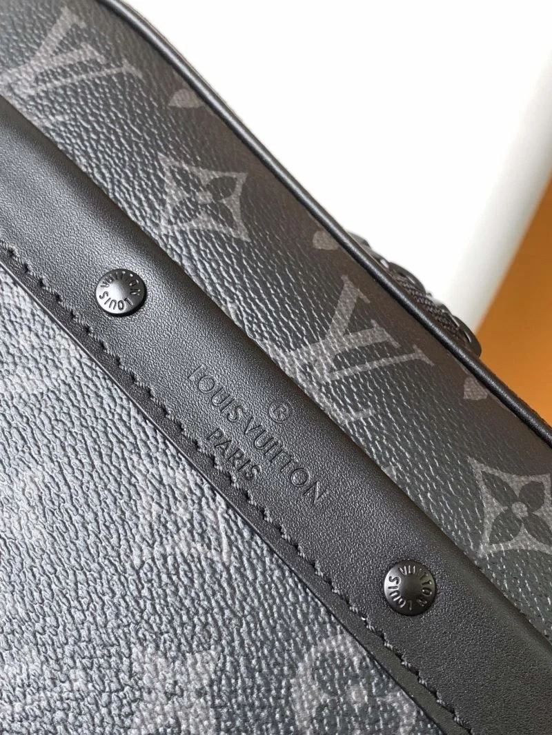 Accurate model Mens Louis Vuitton Satchel Bags