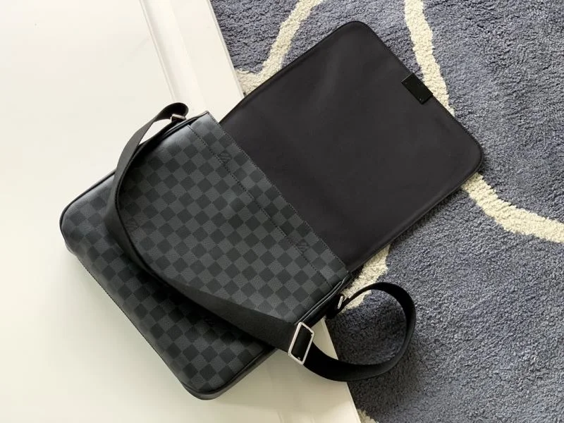 High fidelity Mens Louis Vuitton Satchel Bags