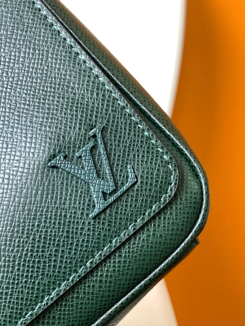 Indistinguishable Mens Louis Vuitton Satchel Bags