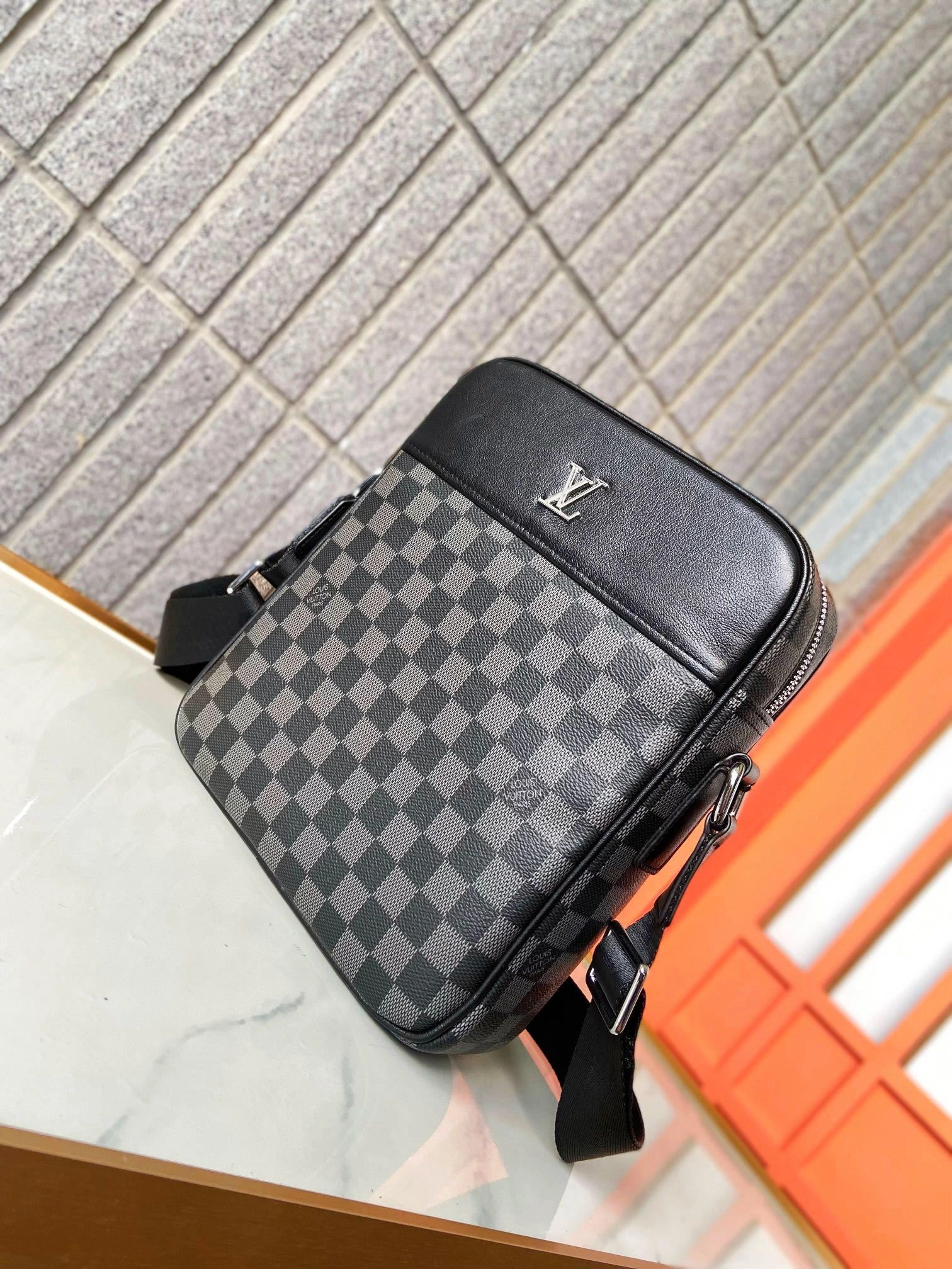 Bargain Mens Louis Vuitton Satchel Bags