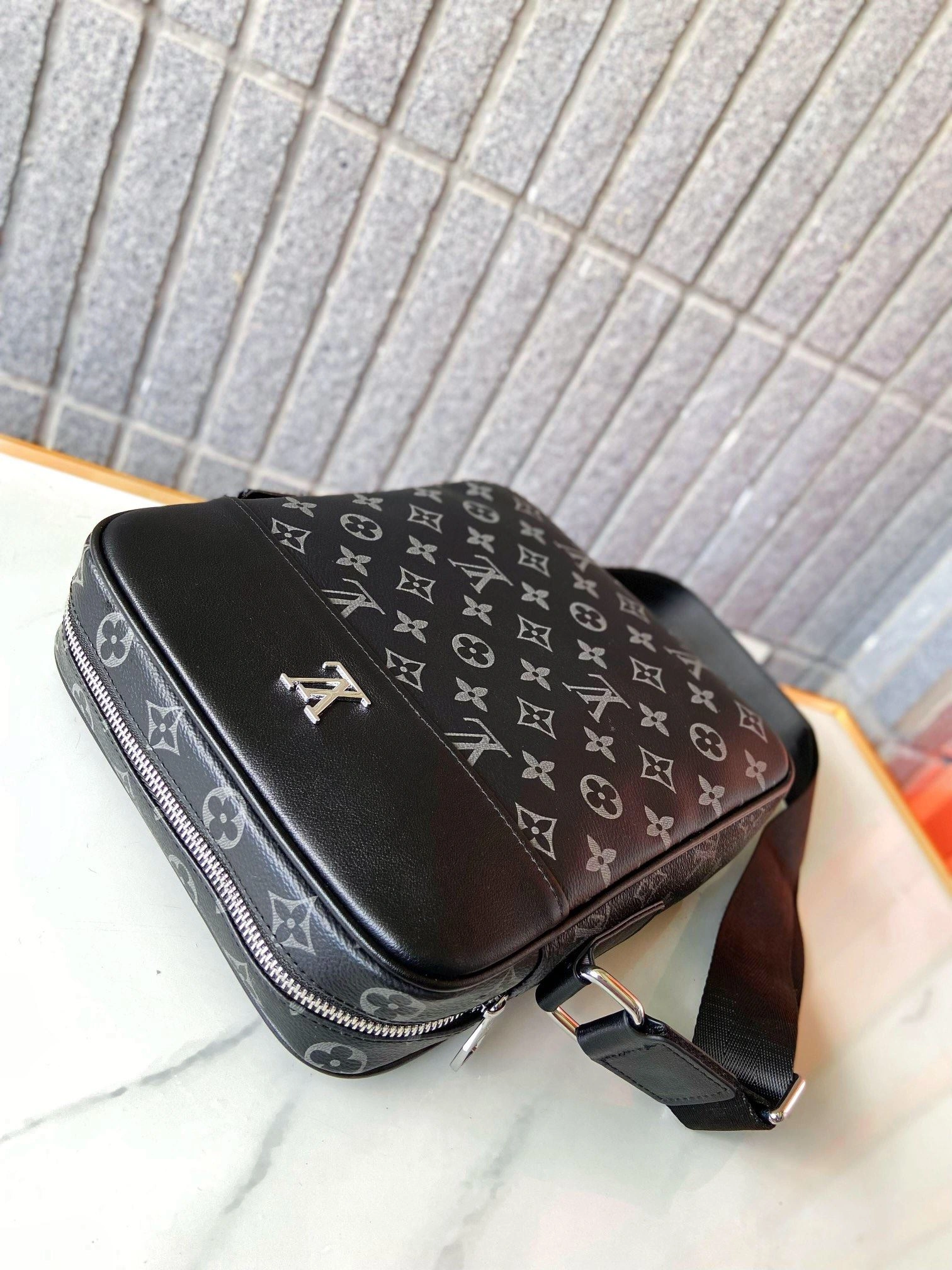 Discounted Mens Louis Vuitton Satchel Bags